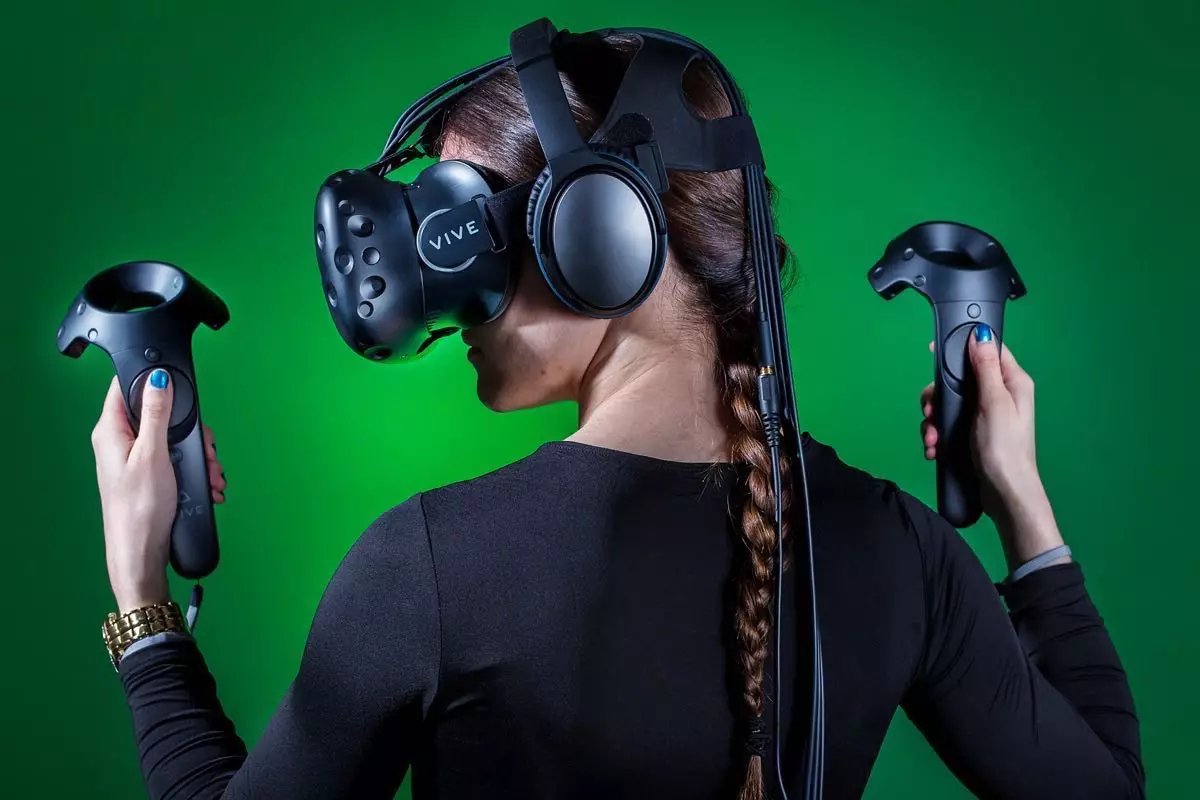 HTC Vive Virment Ingofero Yuburusiya izatwara ibirenze iPhone 7 Plus