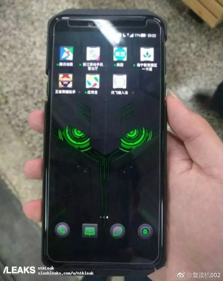 Xiaomi Black کوسه 2 در عکس ها در هر دو طرف، و مشخصات 23075_2