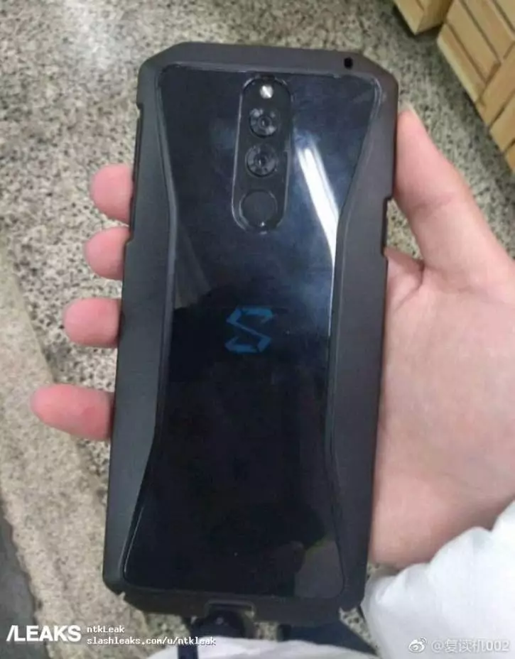 I-Xiaomi Black Shark 2 kwiifoto kumacala omabini, kunye neenkcazo 23075_3