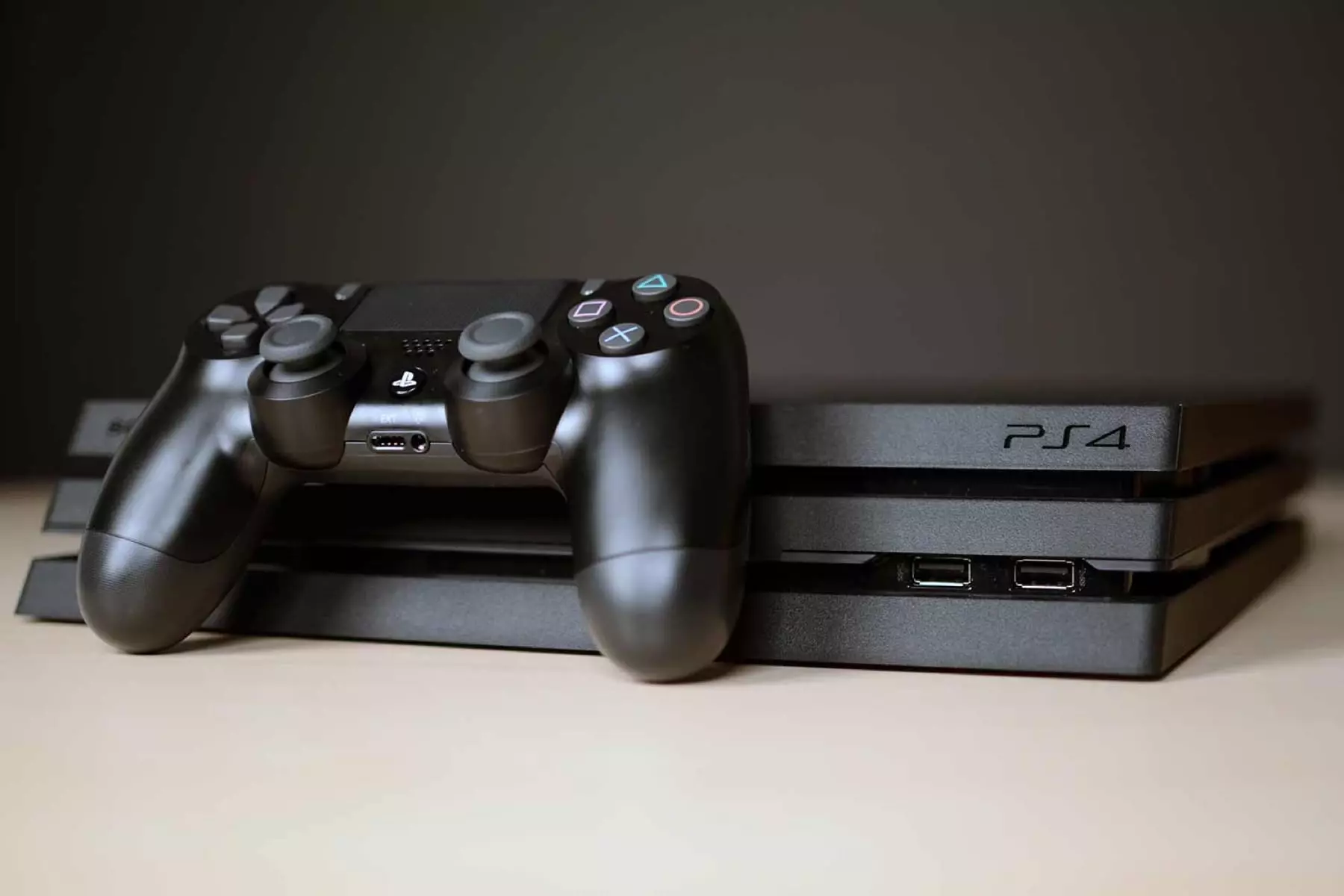 Sony PlayStation 4 estas ronde kolapsi prezon dufoje 23081_1