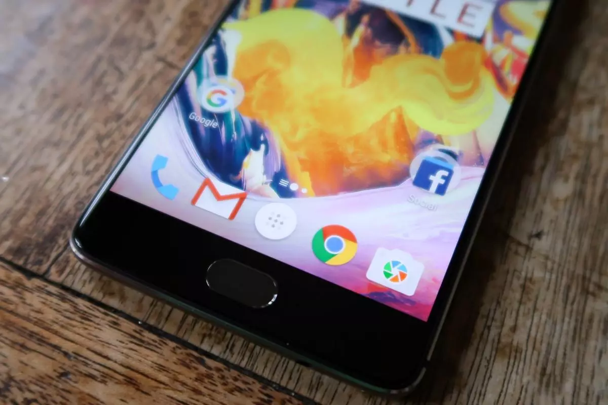 Compre el teléfono inteligente de arriba end OnePlus 3T con 6 GB RAM puede estar a un precio muy barato