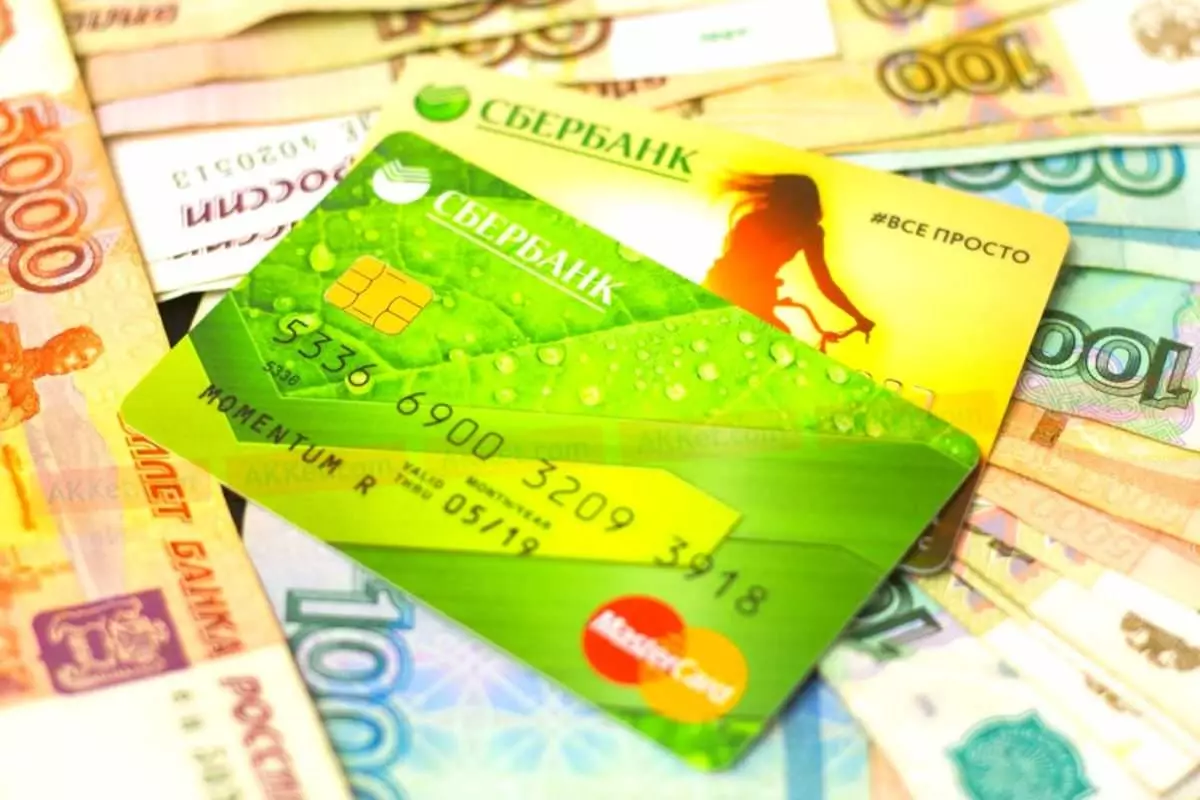 Sberbank gbekalẹ awọn rubles 1,000 lati san ibaraẹnisọrọ cellular si gbogbo awọn ti o ni kaadi kaadi banki 23280_1