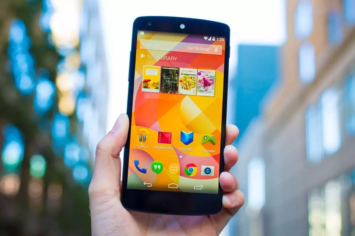 Whyima Google guhertoya fermî ya Android 7.0 Nougat ji bo Nexus 5 neda