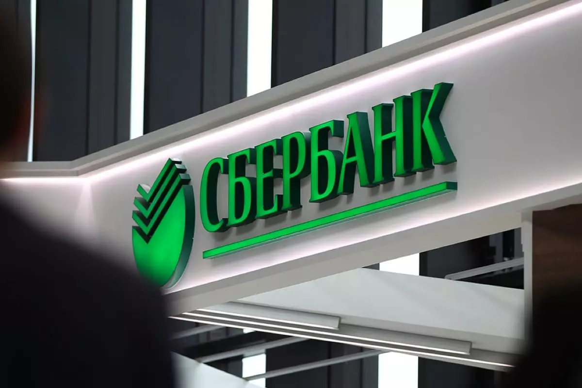 Sberbank ji bo kartên bankê xizmetek nû da destpêkirin, ku divê bi her kesî ve girêdayî be 23340_1