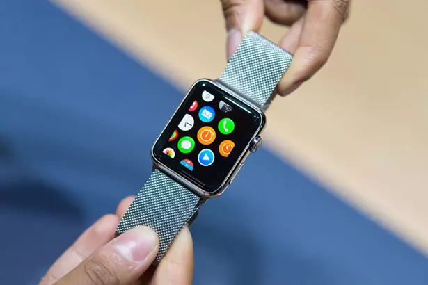 Apple Store Anplwaye yo te kòmanse anseye travay entakts ak Apple Watch