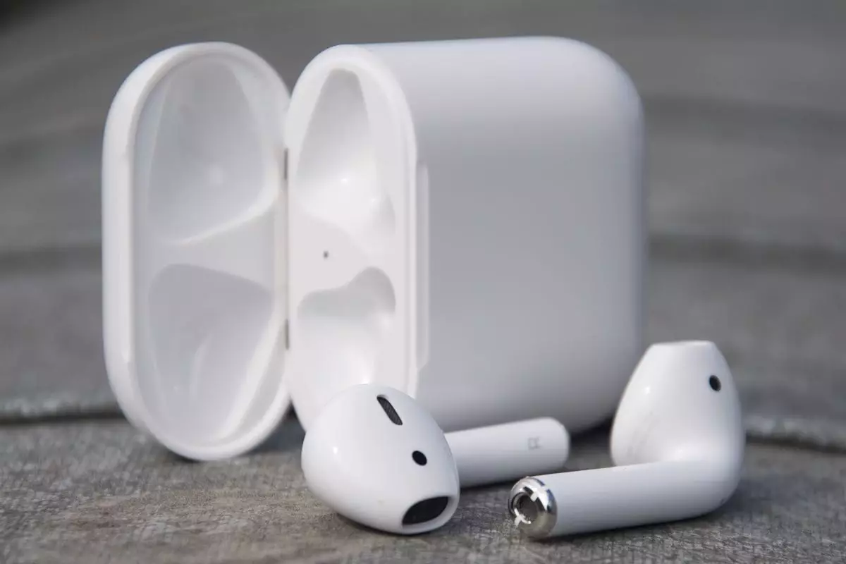 Apple AirPods.