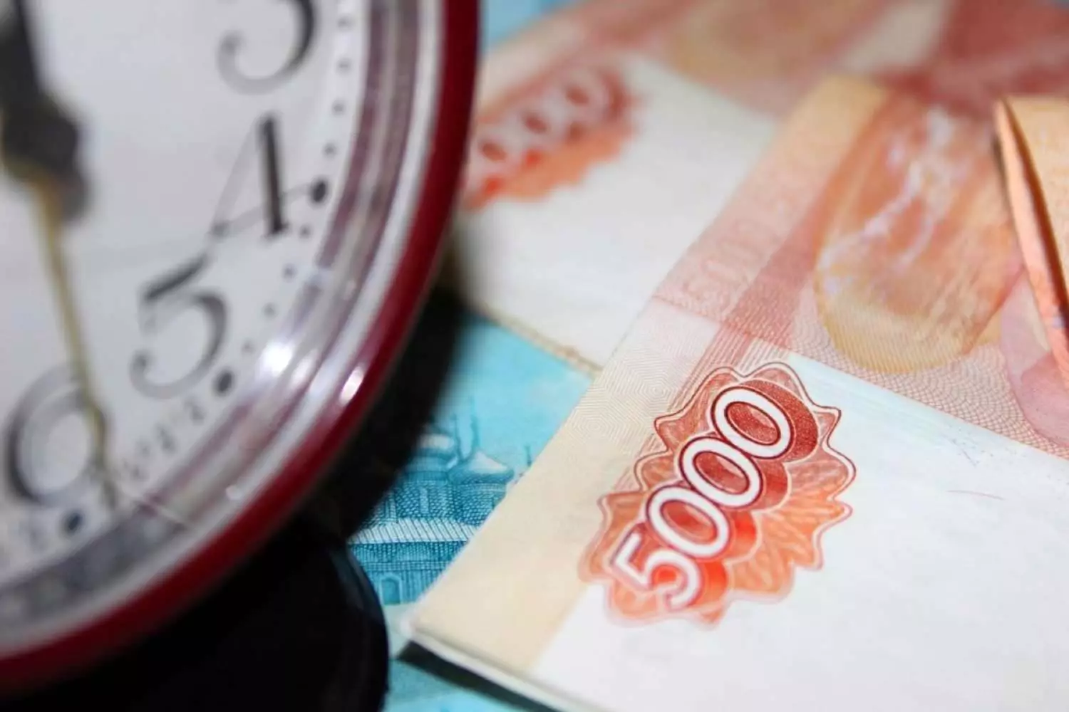Sberbank talade om framtida standard, eftersom alla rubelpengar kommer att försämras och brännas helt 23888_2