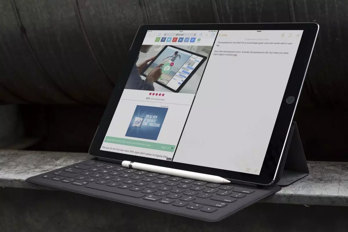 Tuku Generasi Ipad Pro Kapindho bisa ing warna ireng jet