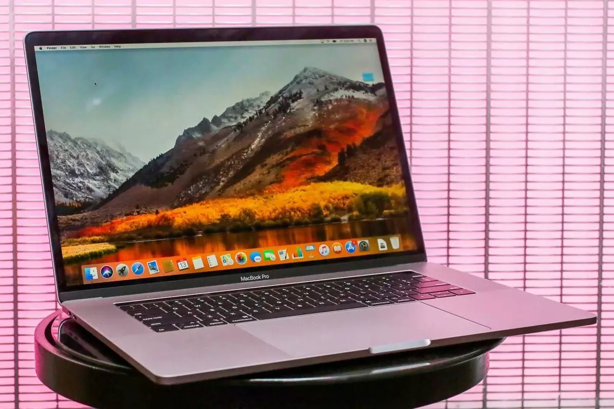 Na lietadle zakázané lietať s MacBook 24178_2