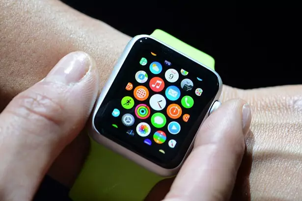 Ny oniversite anglisy dia voarara tsy mampiasa Apple Watch amin'ny fanadinana