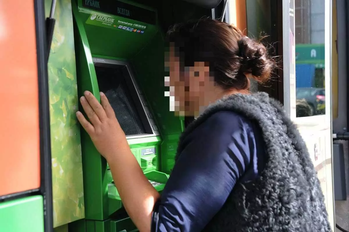 Sberbank ji 1ê Sibatê ji bo karanîna ATM-ê qaîdeyan guherand 24342_2