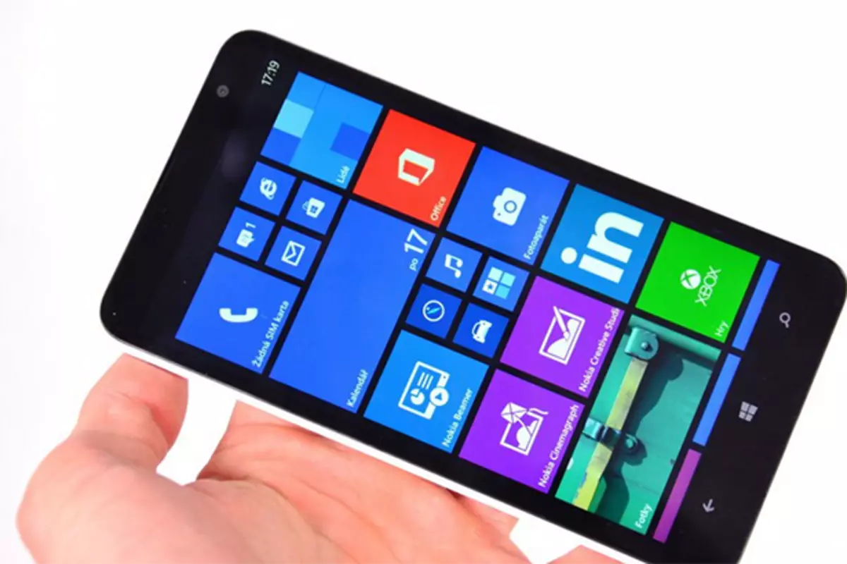 Microsoft Lumia 1330'un uçuşunun özellikleri bilinti.