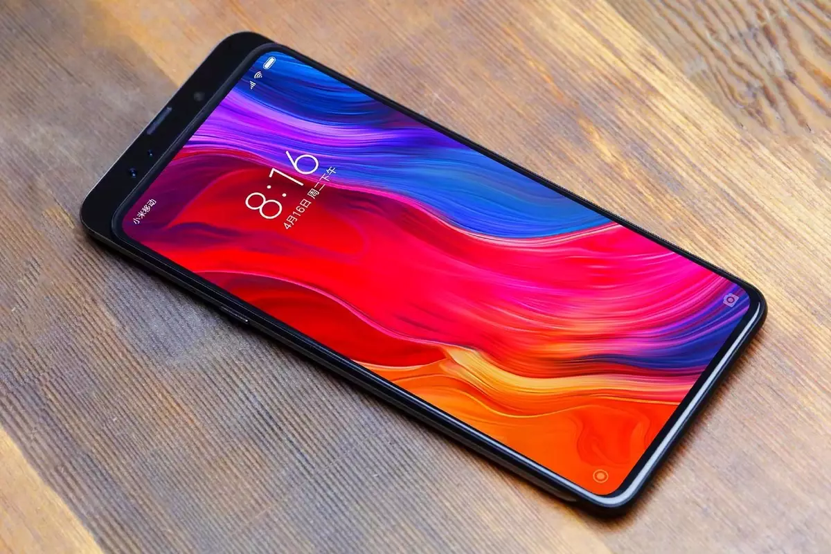 Xiaomi মি মিক্স 3 একটি উন্মাদ মূল্যে করে রাশিয়া বিক্রয়ের উপর গিয়েছিলাম 25445_1