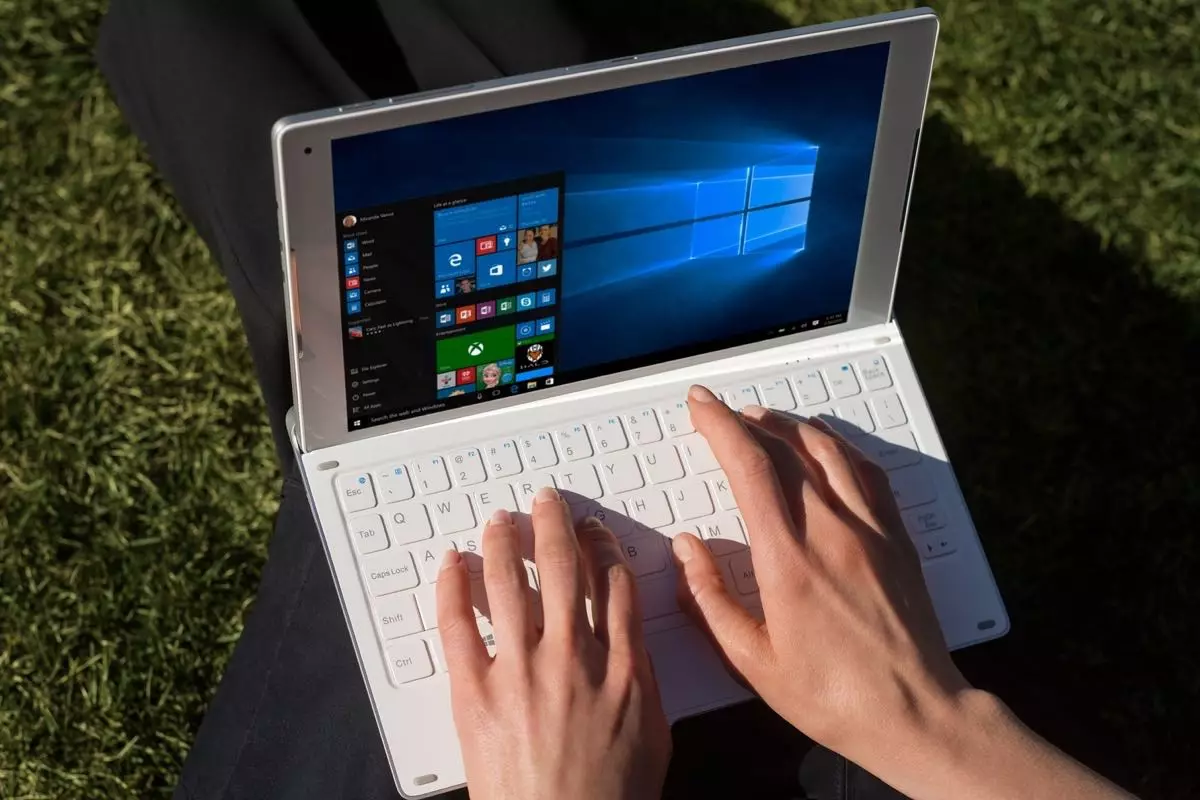 PC ئىشلەپچىقارغۇچىلار Windows 10 بىلەن ماسلاشتۇرۇلغان كۇۋالكومدىكى ئۆزەكلەرنى سىناق قىلىشقا باشلىدى