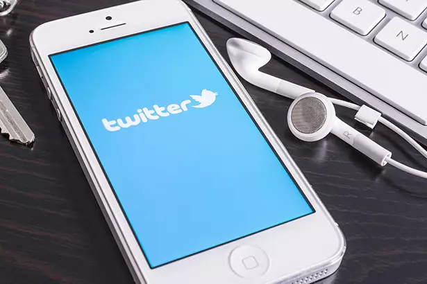 Twitter-ning ijtimoiy tarmog'i 8 va iPhone 6 iOS tufayli 4 million foydalanuvchi yo'qotdi