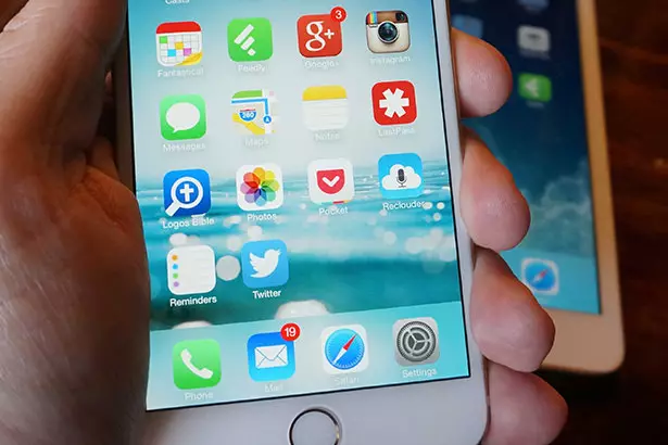 IOS 8.1.1 සහ iOS 8.2 බීටා සමඟ ගැලපෙන සිත්ගන්නා ලද XISERS ලැයිස්තුව