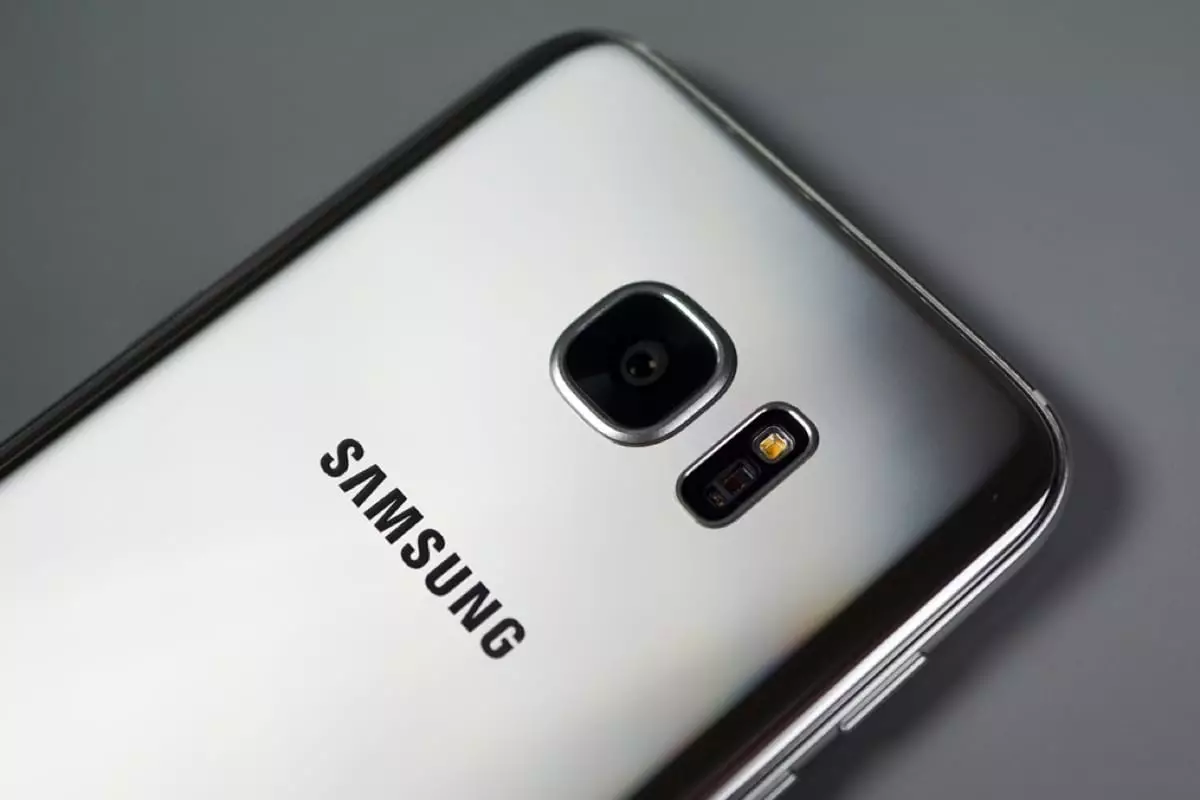 Kedai telah runtuh kos Samsung Galaxy S7 ke tahap maksimum