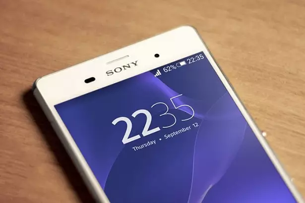 Sony Xperia Z3 älypuhelimen käyttäjät valittavat taivutuksesta