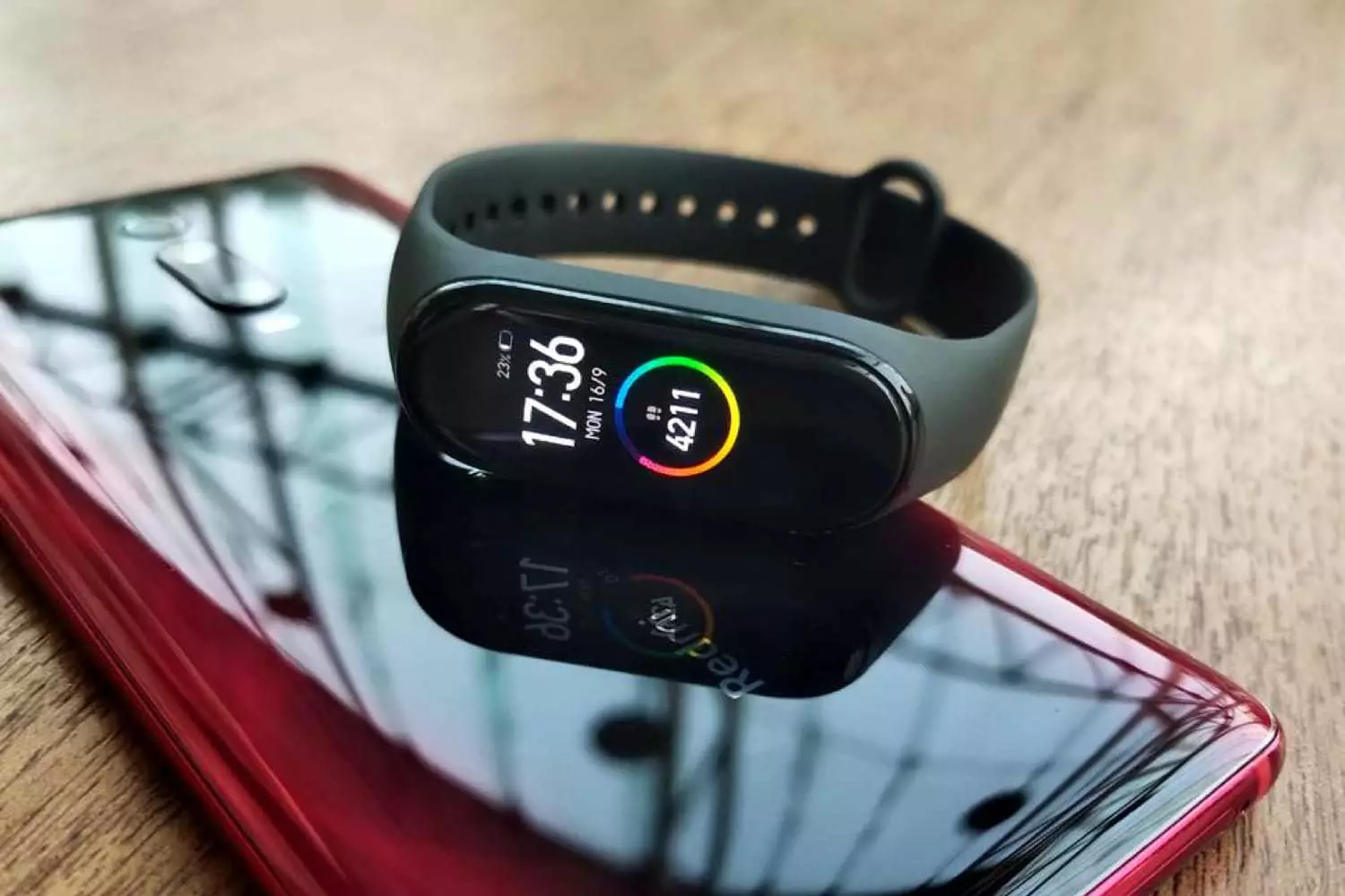 Xiaomi Mi Band 4 Bi tevahî hemî bi tevahî belaş belav dike 25969_1