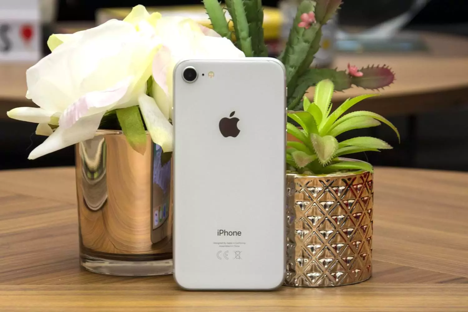 Arha iPhone 9 Kasuwanci ga duk rawar jiki 26318_1