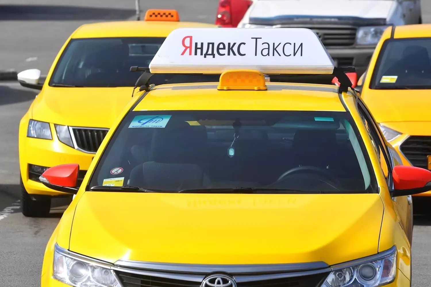 Yandex.Taxi begin met 'n ekologiese tarief. Wat is dit anders? 26330_1