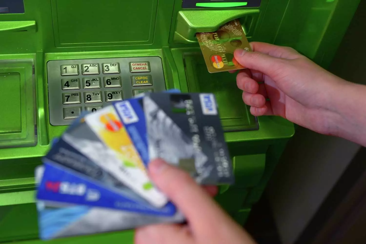 Subbank သည်ဗီဇာနှင့် MasterCard Bank ကတ်အားလုံးကိုဖုံးကွယ်လိမ့်မည် 26396_2
