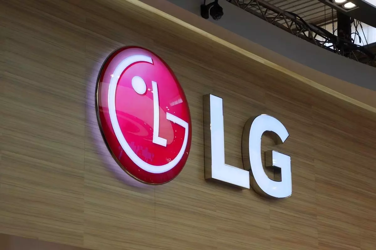 LG täze iPhone nesilleriň esnek suratlary öndürmek bilen meşgullanýan bolar