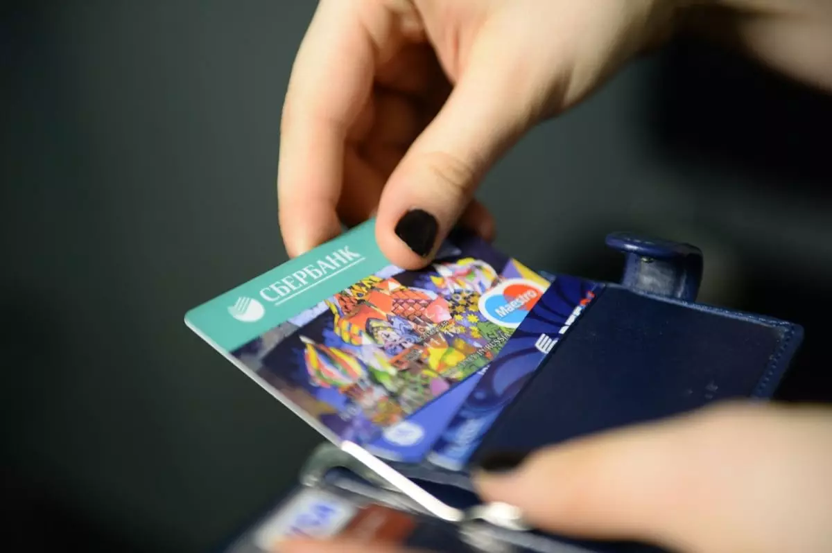 Sberbank lanserade en ny tjänst för bankkort som vardera 26712_2