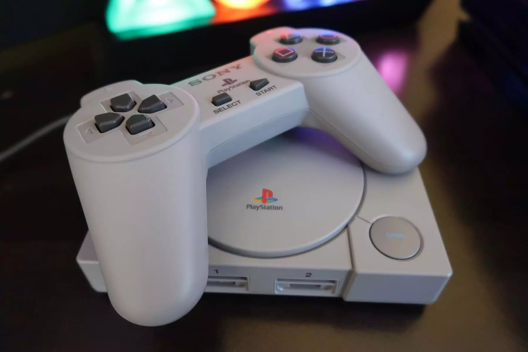 Die nuutste Sony Playstation onverwags ineengestort in die prys van tot 2990 roebels 26770_1