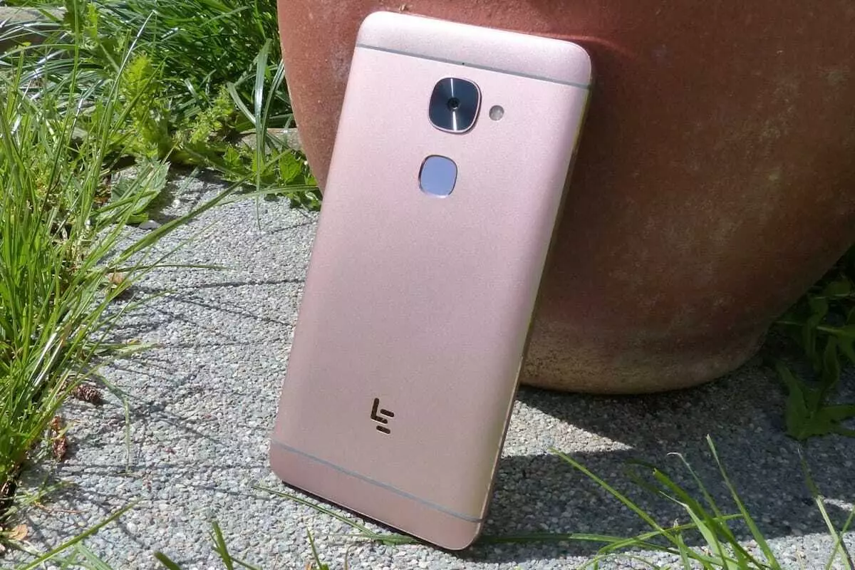 Leeco redujo el valor oficial de LE 2 Smartphone en Rusia