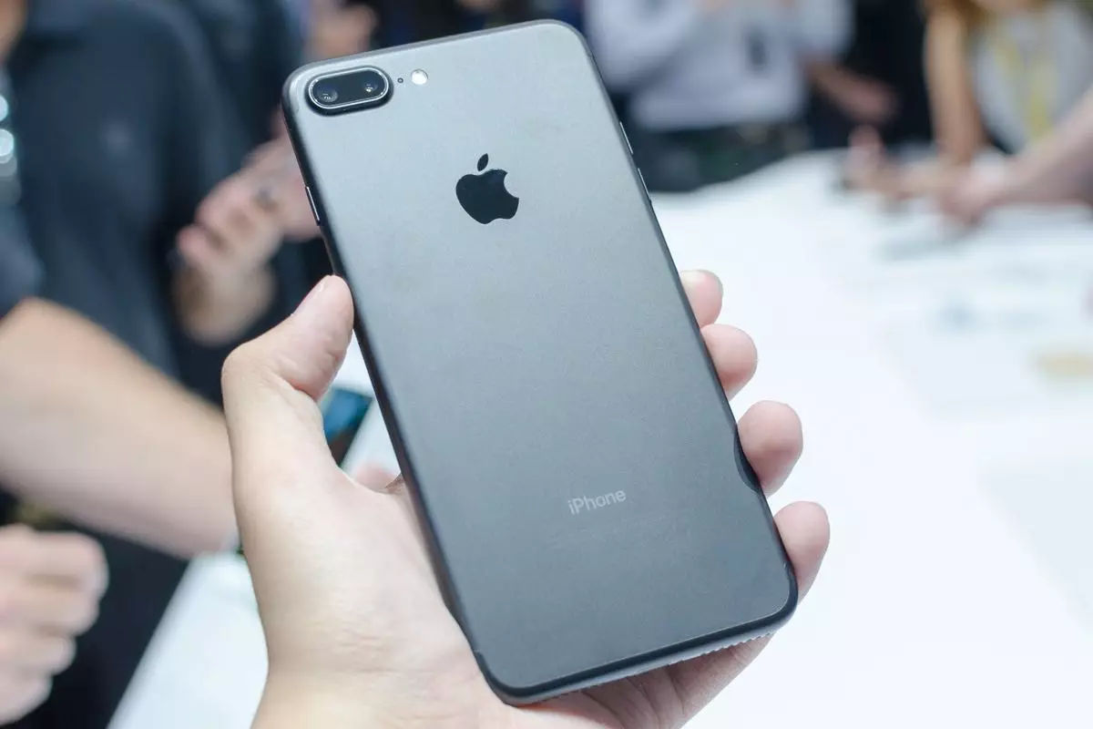 Apple iPhone 8 Plus obtiendra une double caméra avant avec prise en charge du flou arrière arrière