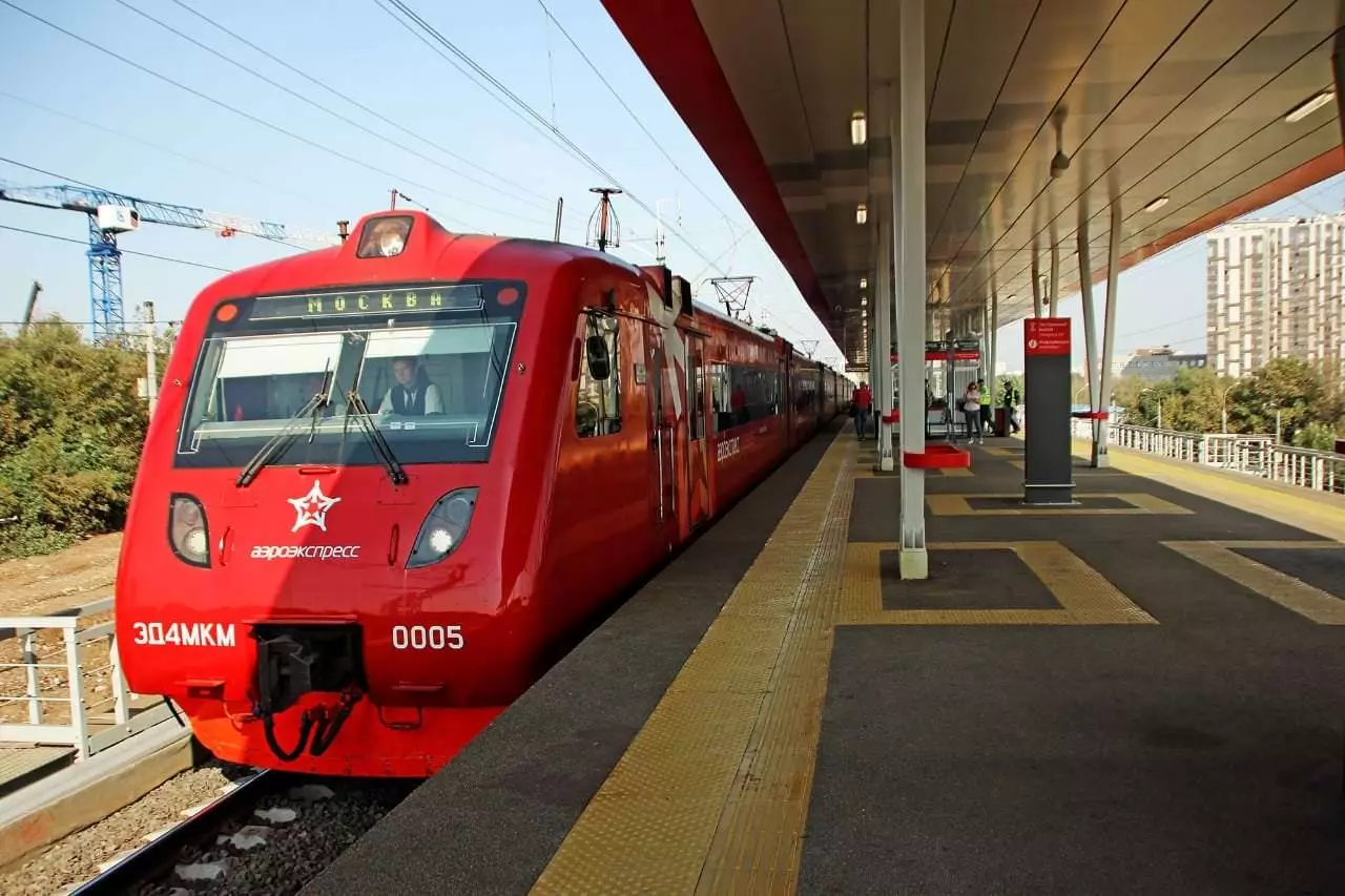 Giunsa pagsakay ang AeroExpress alang lamang sa 1 nga ruble 27297_1