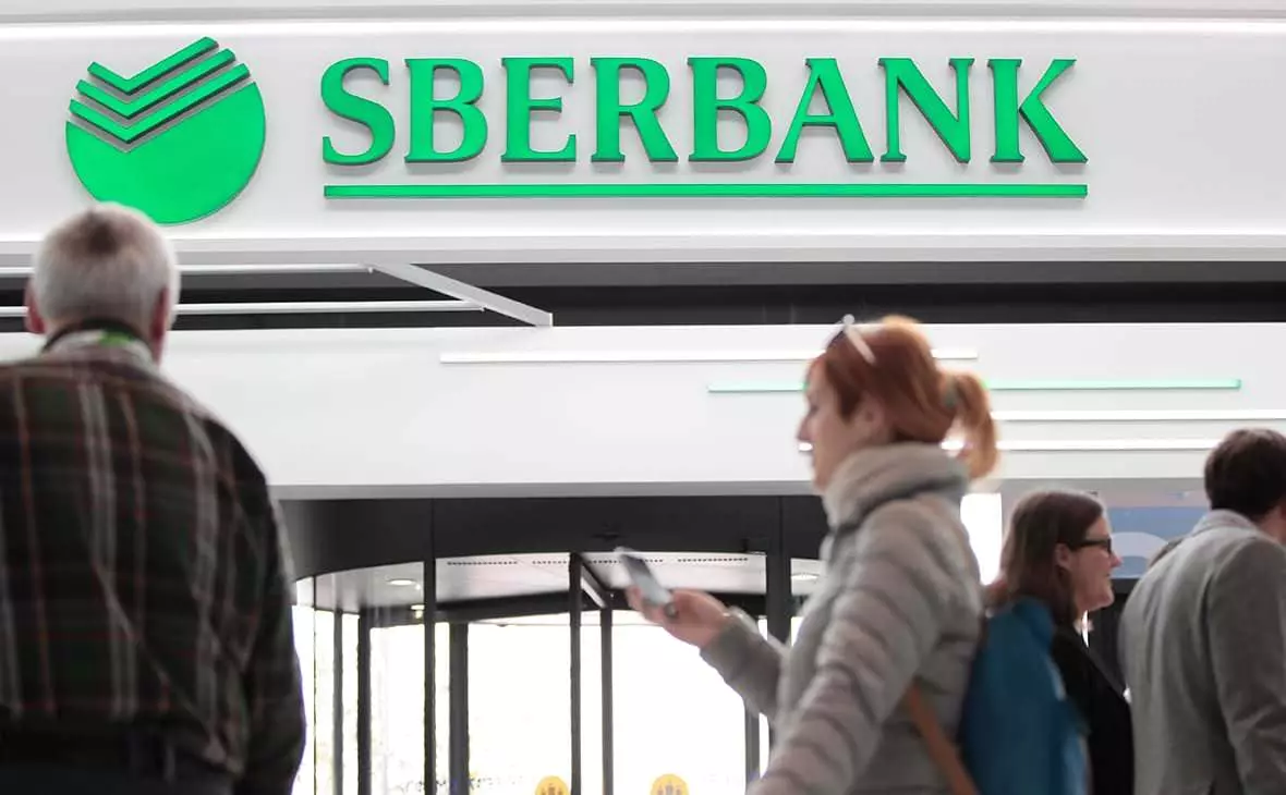 Sberbank 5،000 روبل را به تمام صاحبان کارت های بانکی پرداخت می کند 27531_1