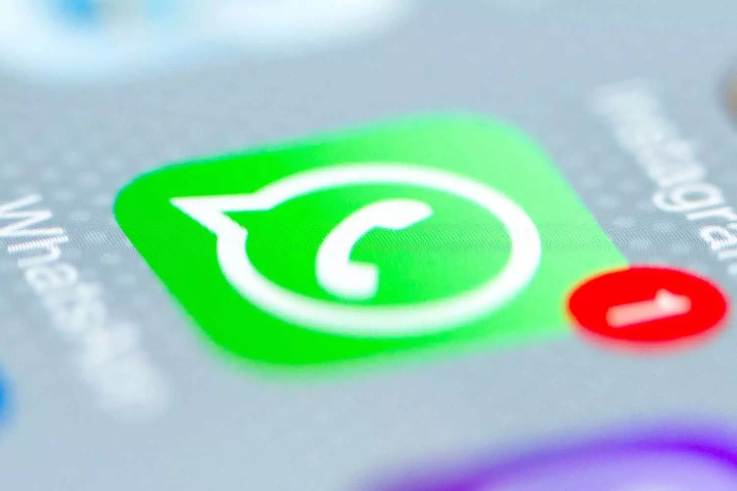 WhatsApp permitiu ler a correspondencia de outra persoa e seguir os movementos 27776_2