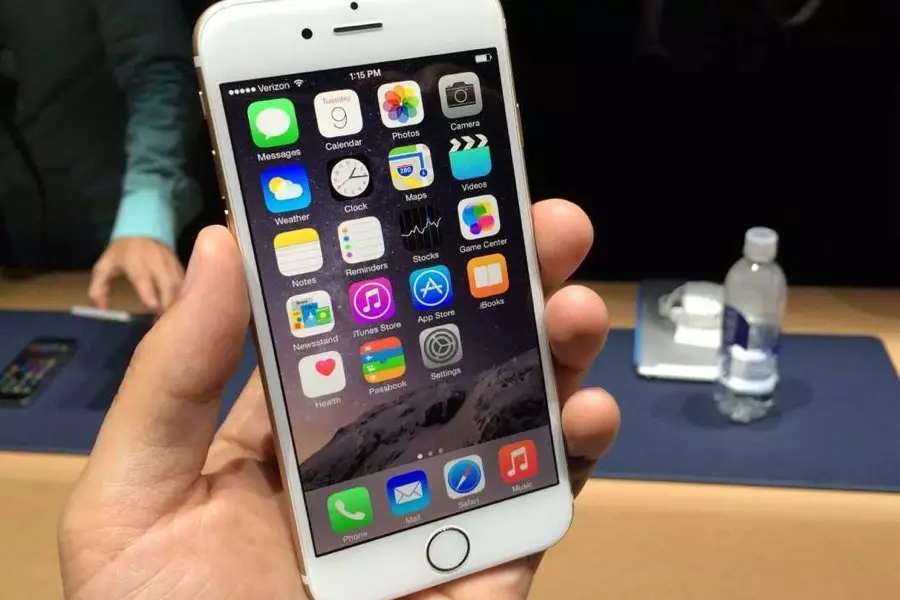 Ritratti ta '"Sengħa" iPhone 6s bil-Forza Touch Display