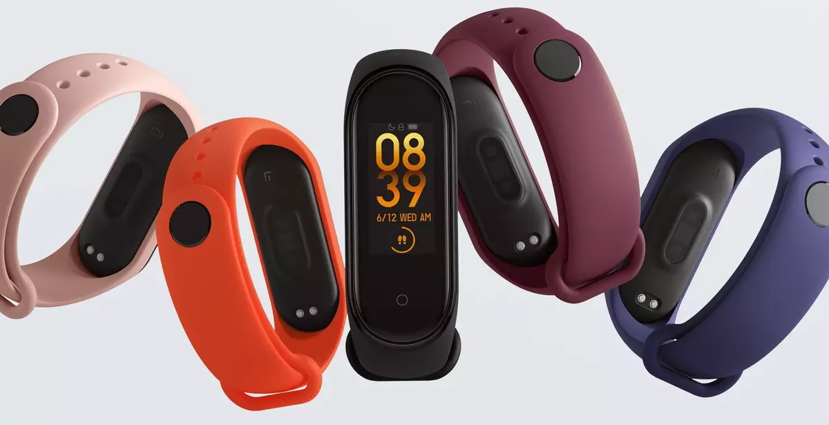 តើអ្វីទៅជាភាពខុសគ្នារវាង Xiaomi Mi Band 4 និង Xiaomi Mi Smart Band 4 28083_1