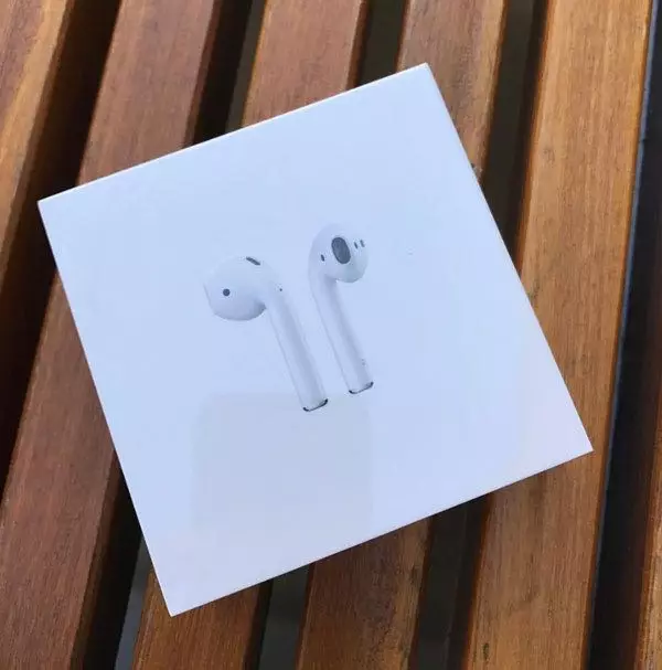 Apple AirPods Россия 5