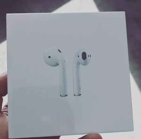 Apple AirPods Россия 6