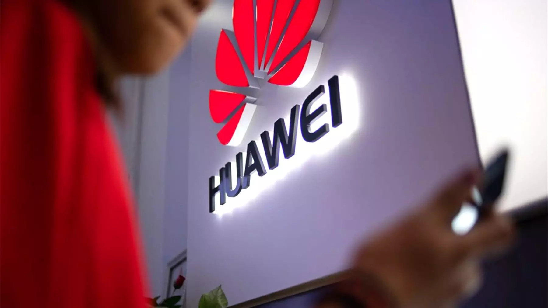 Huawei a decis să plătească bani tuturor proprietarilor de smartphone-uri 28850_1