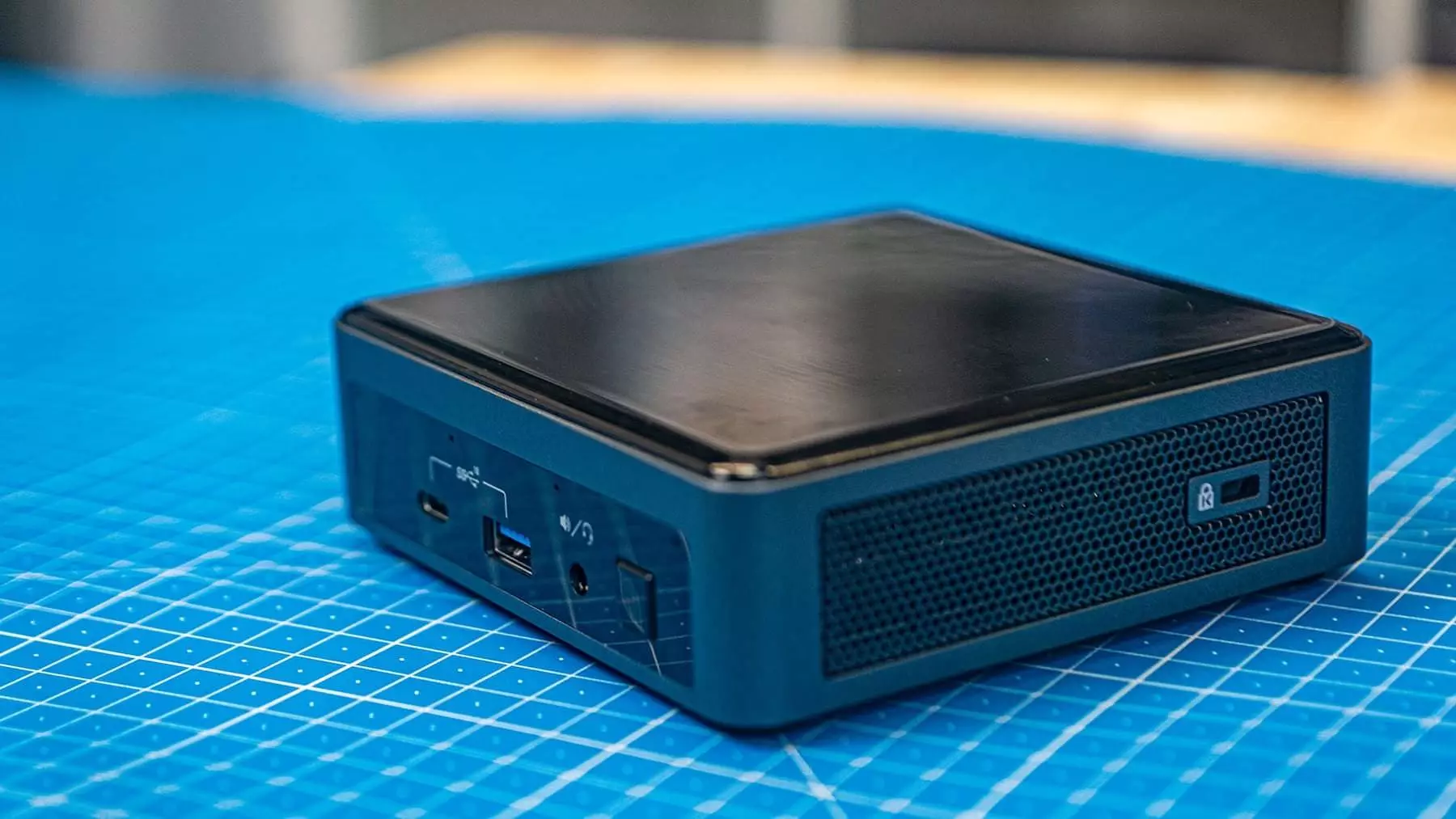 cibində yerləşdirilir Intel Nuc Frost Canyon azad güclü mini-kompüter, 28860_2