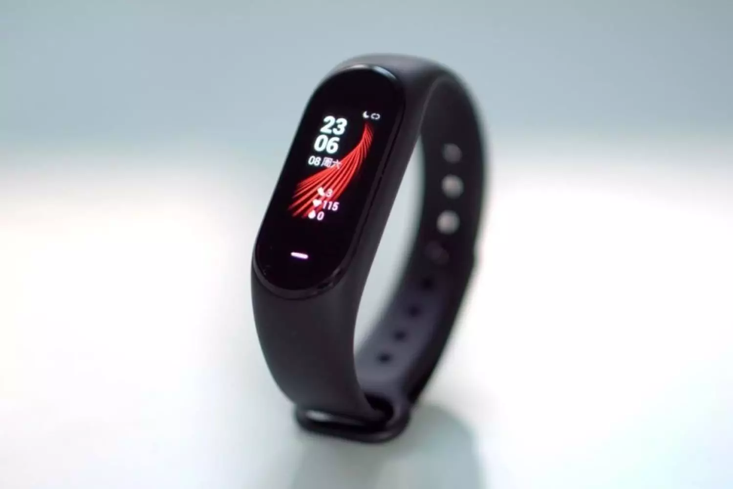 Karakteristik prensipal la nan Xiaomi MI Band 4 te anpil etone pa tout achtè 29004_1