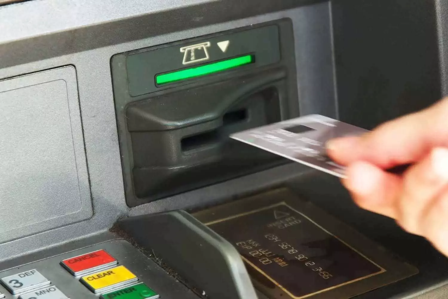 Sberbank wasintha ndalama pochotsa ma ATM onse 29230_1