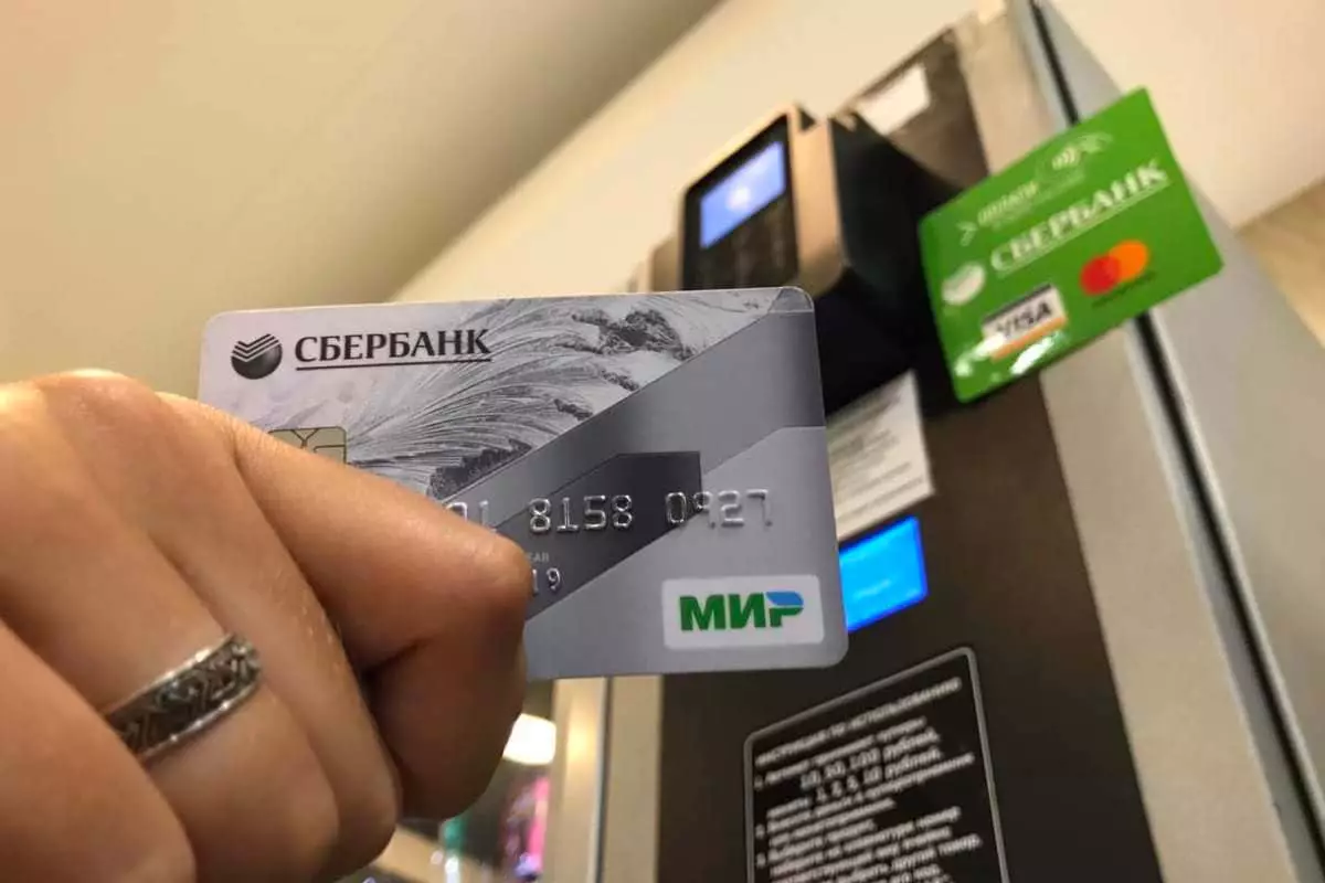 Sberbank te fè ale nan syèl la nan mèt pwopriyete nan kat labank 