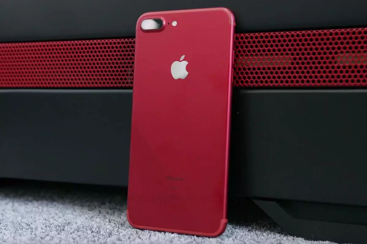 Първият в света разопаковане и живи снимки на iPhone 7 Plus в цвета (Product) Red