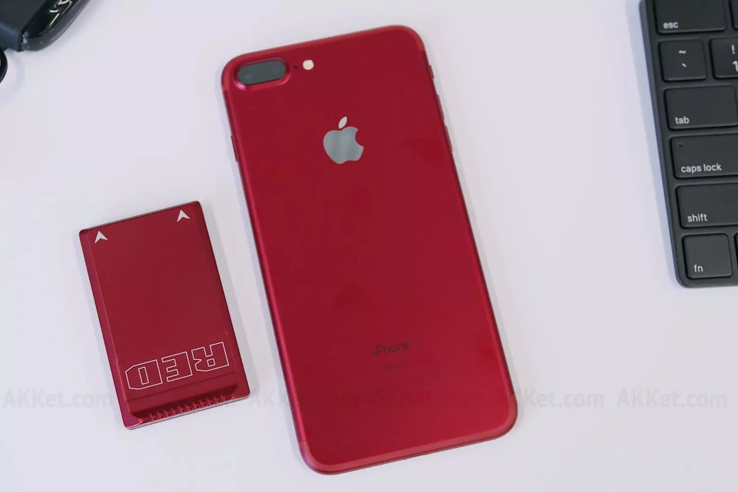 Apple iPhone 7 Plus (PRODUCT) RED Red unboxing 2