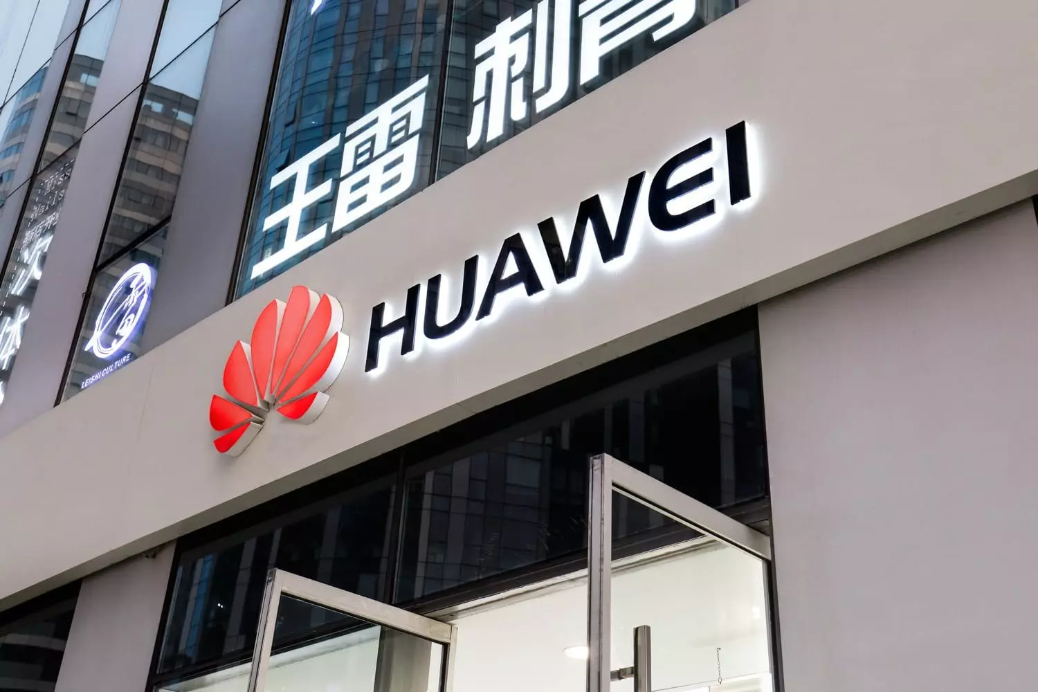 Huawei smartphones inorambidza pasi rese, kutevera US 29612_1