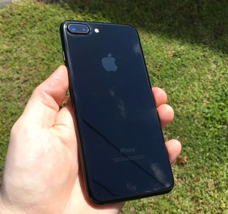 Apple iPhone 7 Jet Black 2