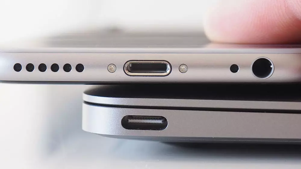 MacBook Air 12 Retina USB tips-c iPhone 6S plus 3