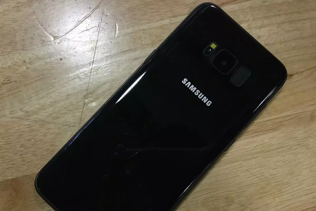 Samsung Galaxy S8 နှင့် Galaxy S8 + အတွက်ဆိုက်ကပ်ခြင်းဘူတာရုံသည် 149 ယူရိုကုန်ကျမည်ဖြစ်သည်