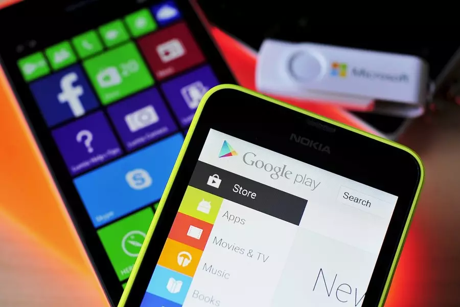 Bagaimana untuk memasang aplikasi Android pada Telefon Windows